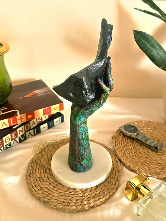 | Black Golden Thinking Down Face in Hand Resin Decor Statue